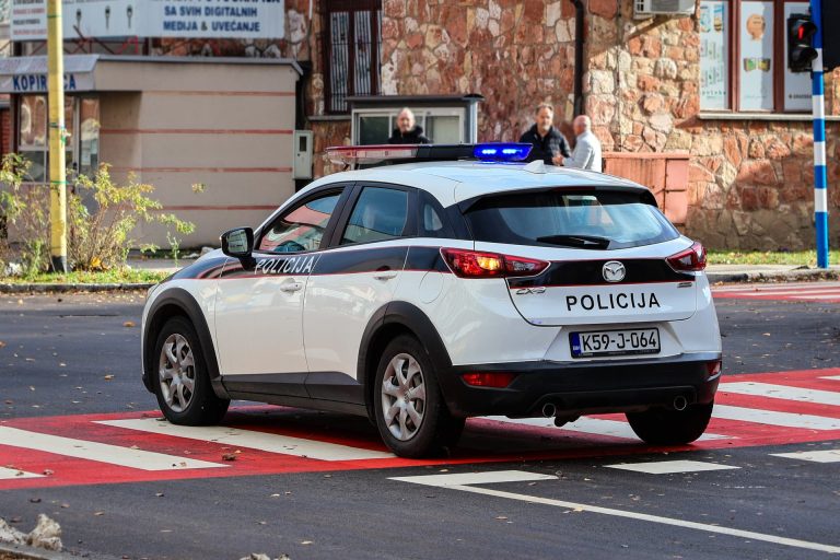 MUP ZDK: Zbog posjedovanja narkotika slobode lišena lica u Kaknju ...